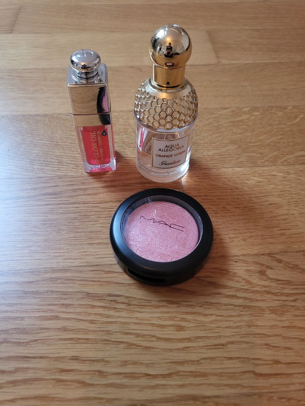 Dior Lip Glow Oil Cherry 015 & MAC Rouge into the Pink. (Gebraucht) in ...
