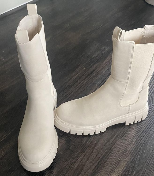 Boots Catwalk Cream/white (Gebraucht) in Frutigen für CHF 12 – mit ...