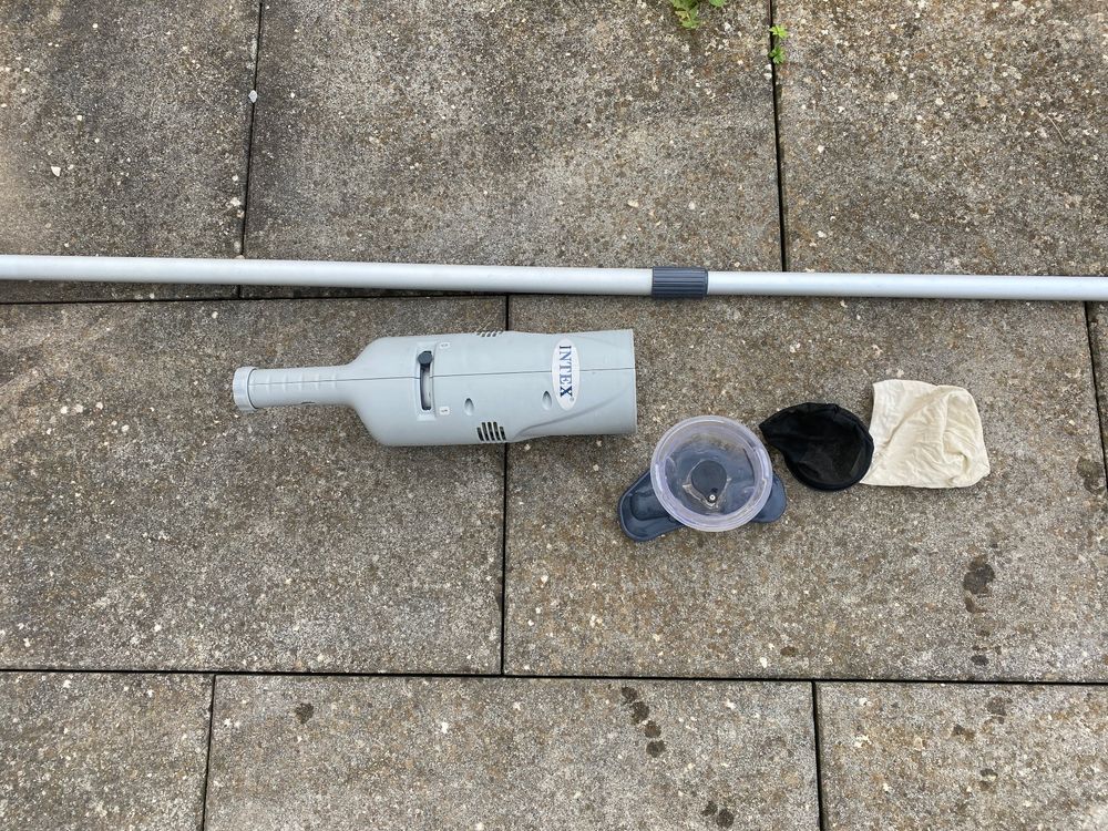 Intex Akku Poolsauger: Modell CL1704 (Gebraucht) in Staffelbach für CHF ...