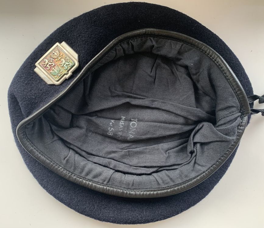 Uniform-Béret Polizei Tschechien (Gebraucht) in Volketswil für CHF 29 – mit Lieferung auf ...