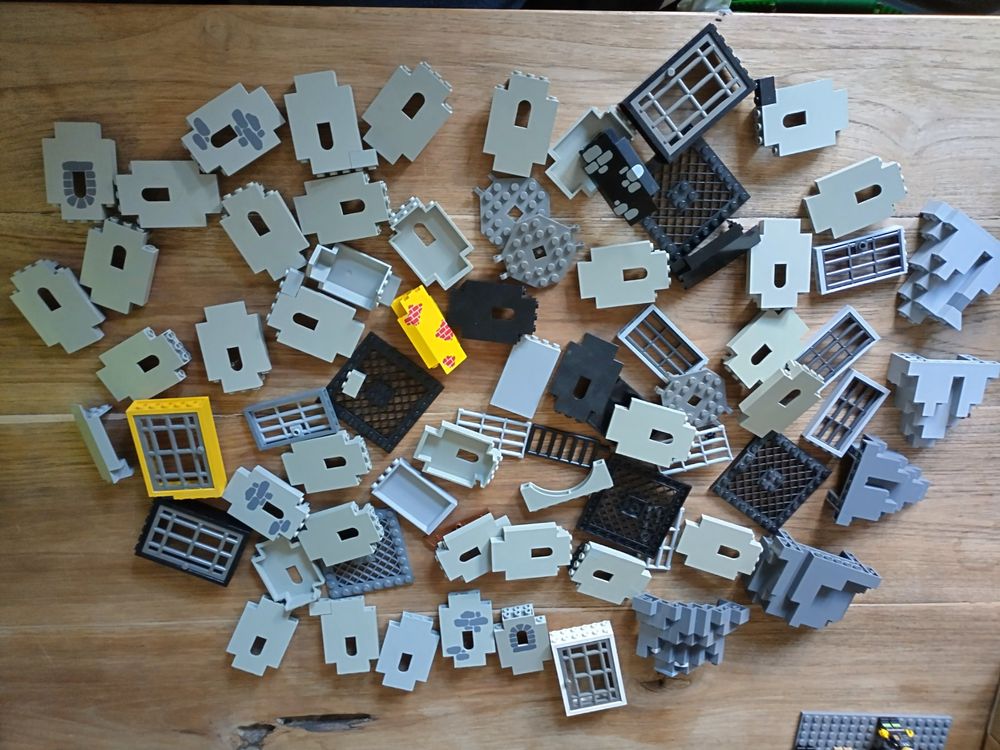 Sehr viele Lego Burg Panels Türen Ritter Teile (Gebraucht) in Kölliken ...