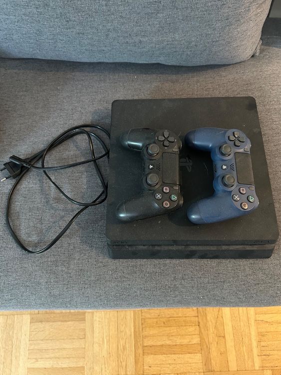 Playstation 4 Pro + zwei Controller | Kaufen auf Ricardo