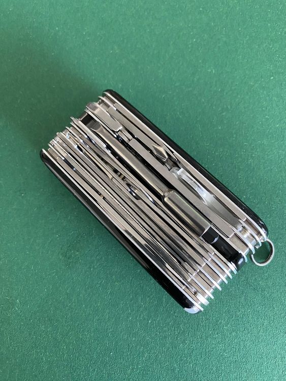 Victorinox Swiss Champ XL Black | Kaufen auf Ricardo