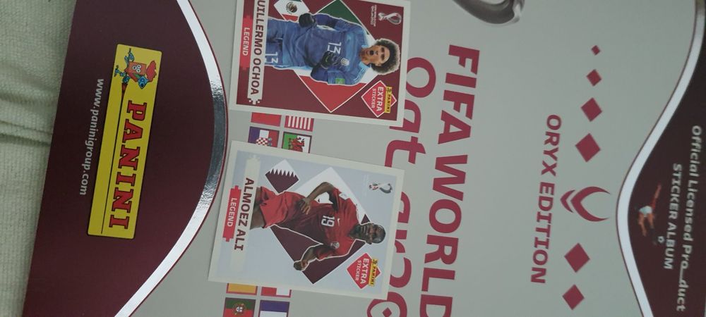 Guillermo Ochoa und Almoez Ali Extra Sticker (Neu (gemäss Beschreibung ...
