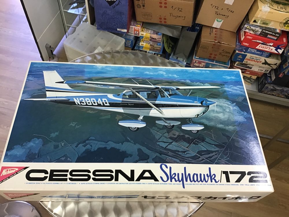 Cessna Skyhawk 172, Revell, 1:20 angefangen komplett (Gebraucht) in ...