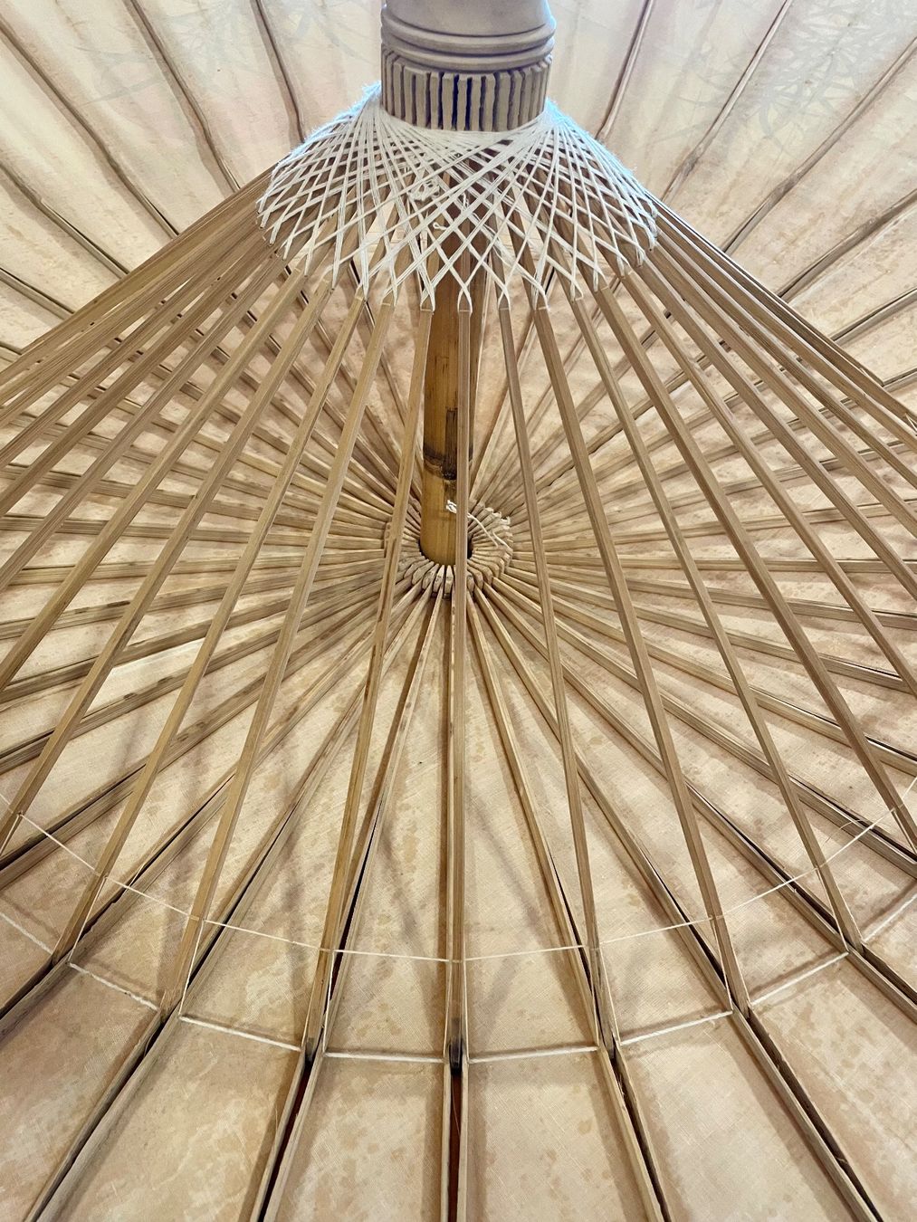 Parasol thaïlandais original de 1990 (diagonale min. 2m) (Gebraucht) in ...