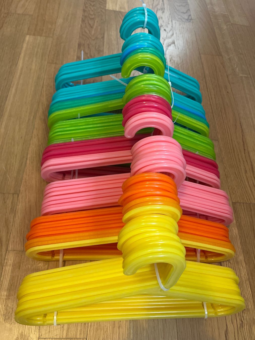 Ikea Bagis Kleiderbügel 75 Stück (Gebraucht) in Zürich für CHF 17 – nur ...