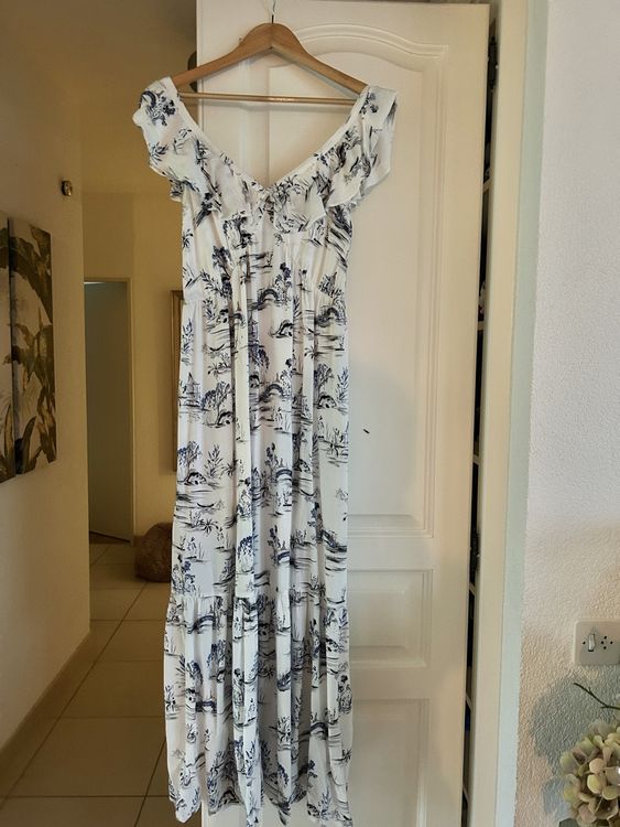 Jessica Maxi Dress - White & Blue Pattern - Size Medium (Neu (gemäss Beschreibung)) in Marin ...