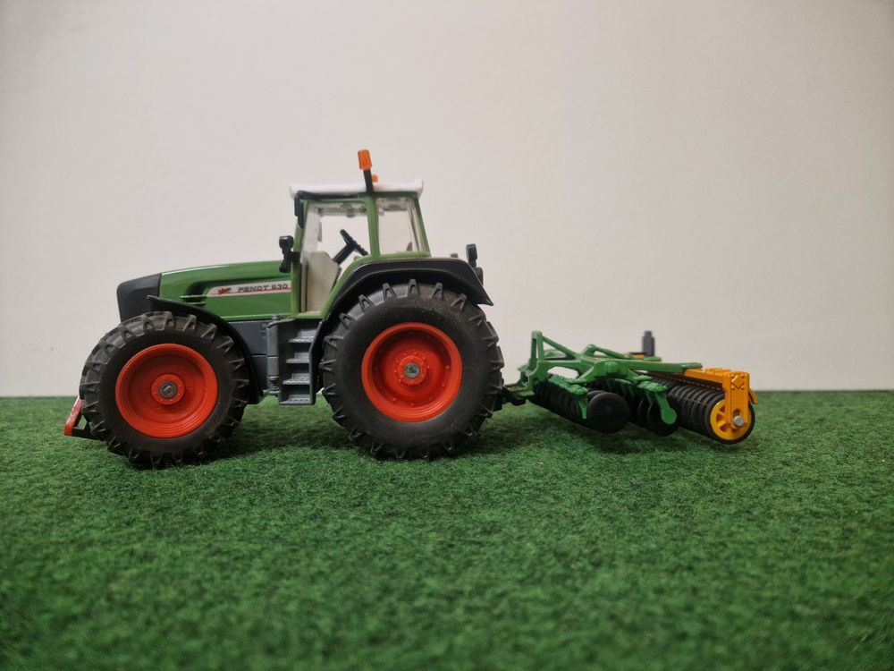 Siku 3254 Fendt 930 Vario mit 2453 Claas Uniwrap 1:32 (Gebraucht) in ...