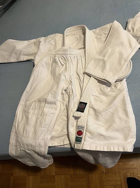 Judo Anzug Golden Tiger Gr. 140 (Gebraucht) in Baar für CHF 25 – mit Lieferung auf Ricardo kaufen
