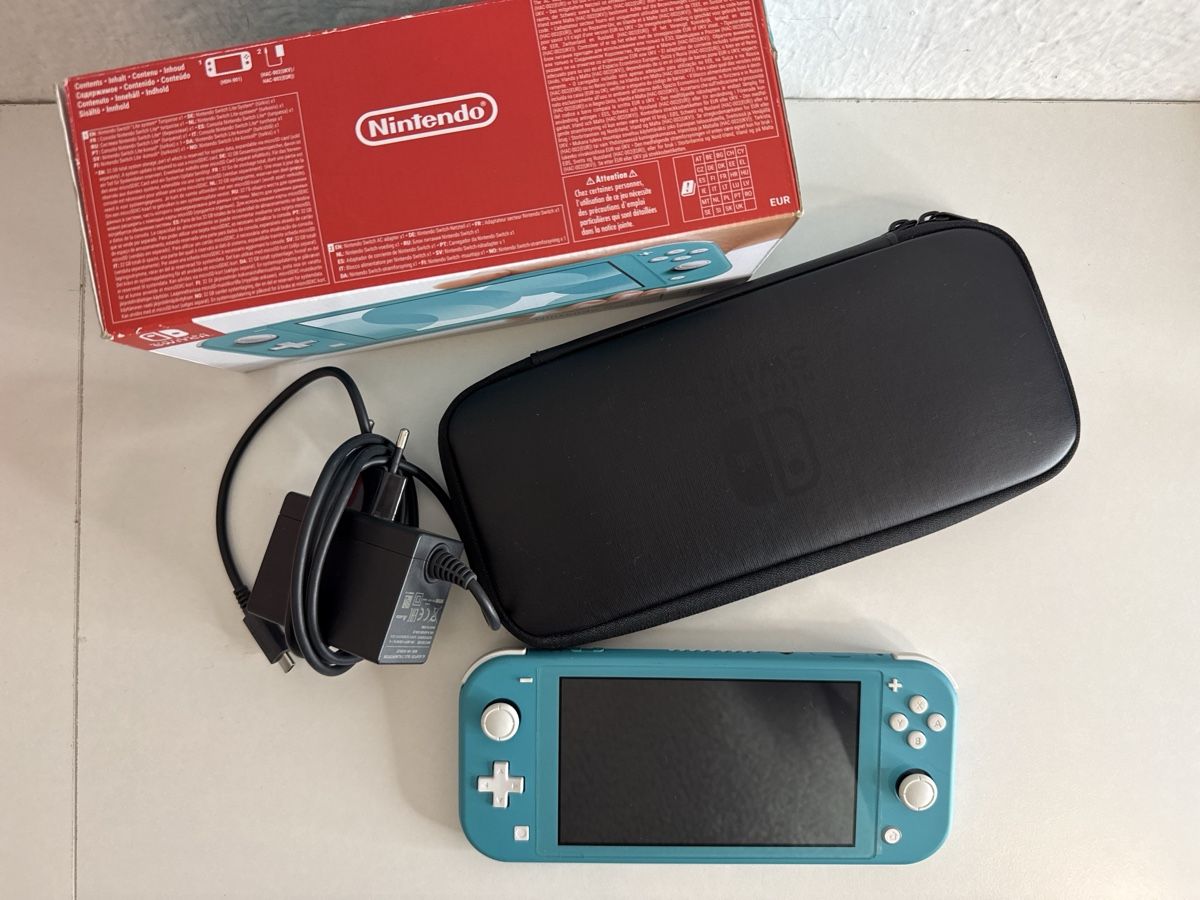 Nintendo Switch Lite - Includes Case and Box! GREAT COND. 🔥 (Gebraucht ...