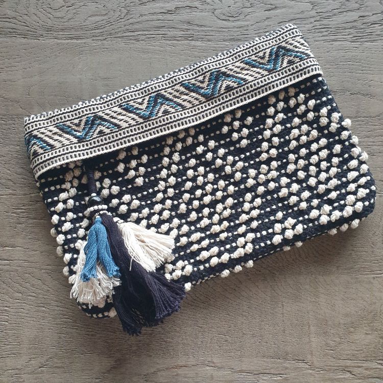 🐸 MANGO ETHNO MUSTER CLUTCH NECESSAIRE TASCHE MIT QUASTEN (Gebraucht ...