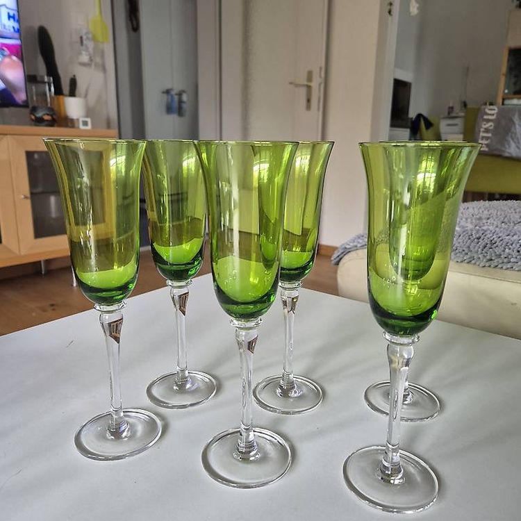 Grünes Glas / Sektglas/ kelch (Gebraucht) in Romanshorn für CHF 1 – nur Abholung auf Ricardo kaufen