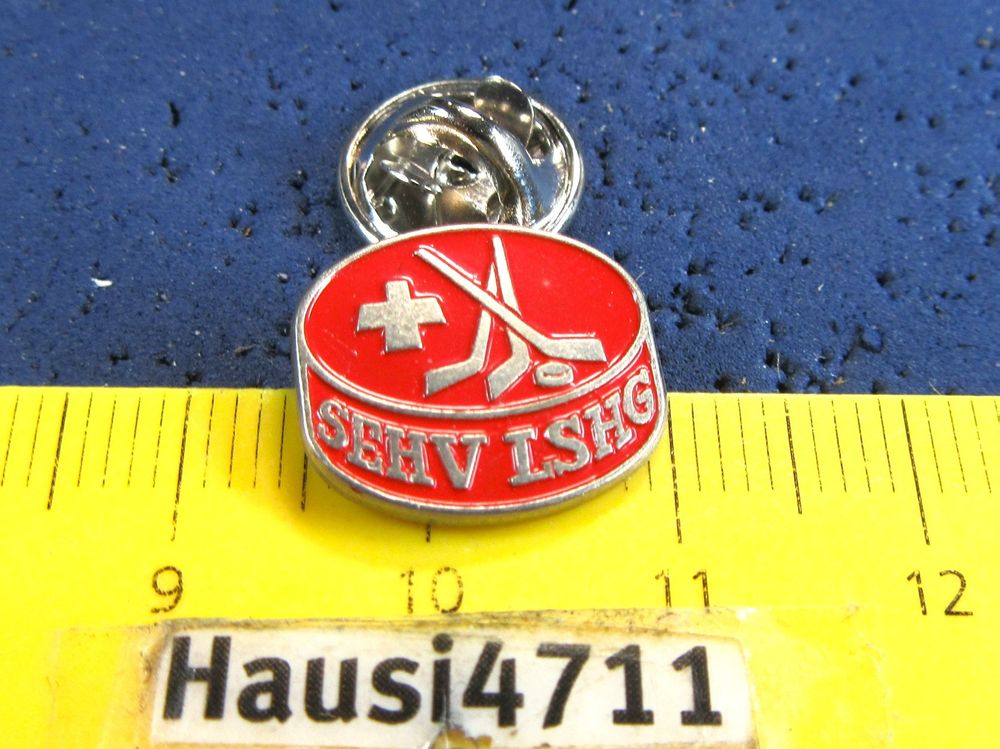 PIN PUCK SCHWEIZER EISHOCKEY VERBAND SEHV-LSHG GEPRÄGT LACK (Gebraucht ...
