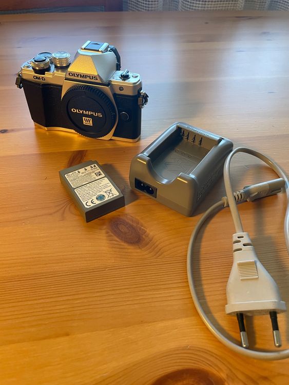 Olympus OM-D E-M10 II body low shutter count (Gebraucht) in Haute ...