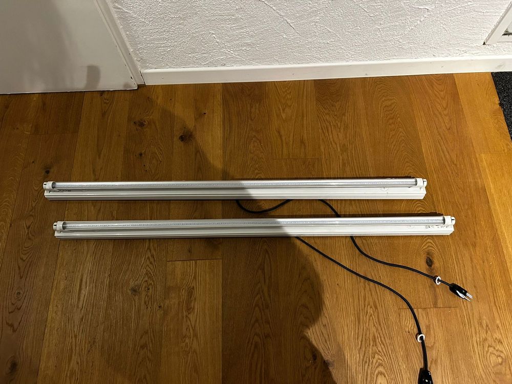2 Balken für LED-Röhren mit Stecker inkl. 4xUV Leuchtmittel (Gebraucht ...