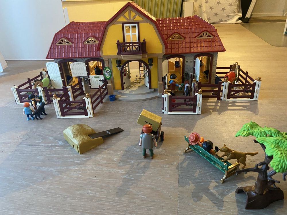 Playmobil Reiterhof mit ganz viel Zubehör (Gebraucht) in Hausen am Albis für CHF 150 – mit ...