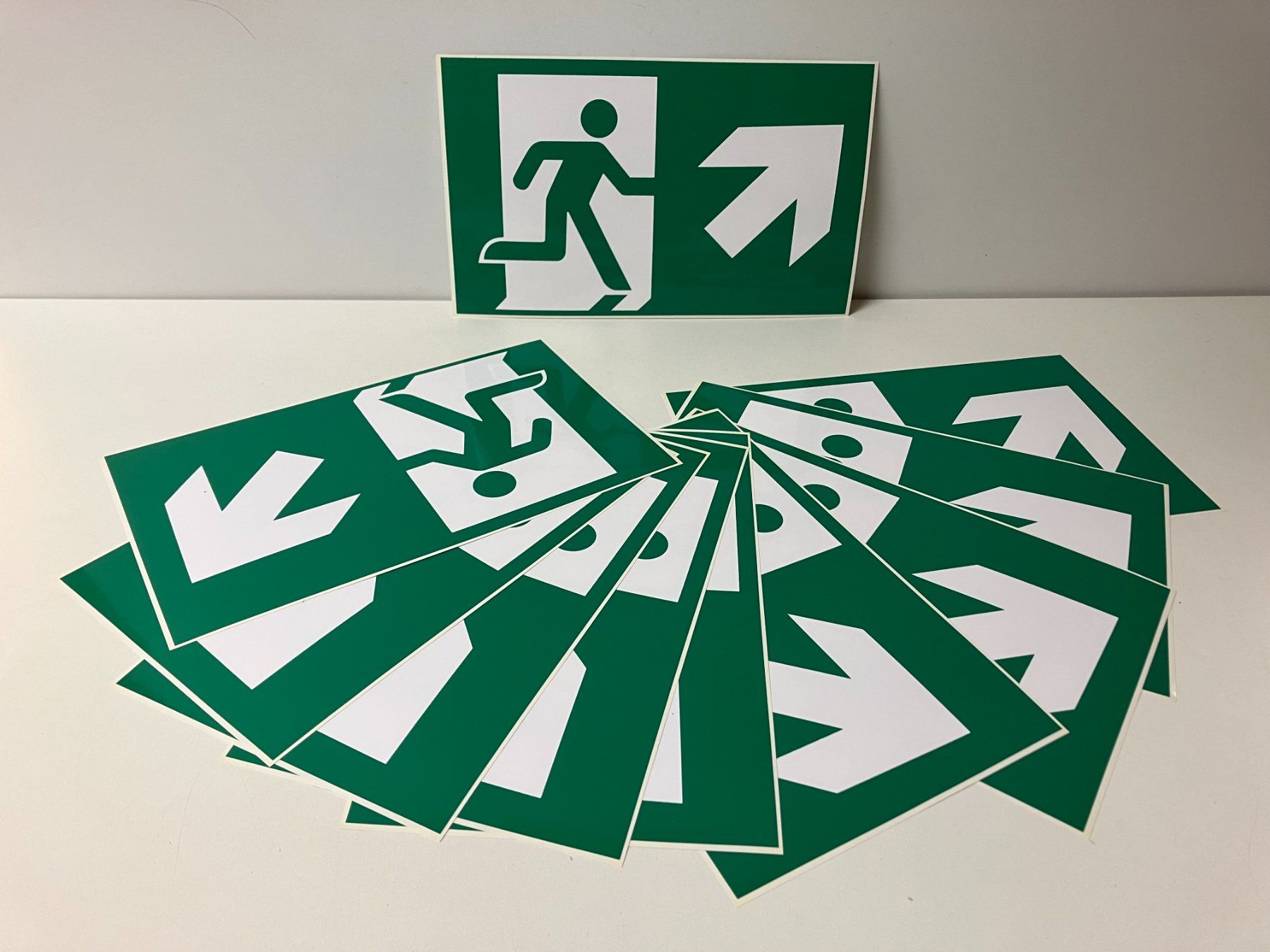 10St. Notausgangs Aufkleber Richtung RE Oben NEU ab 1.-Fr (Neu (gemäss ...