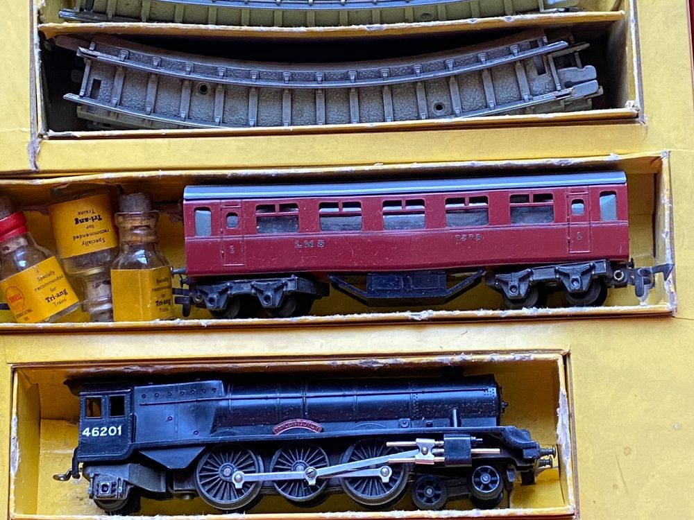 Tri Ang Zug mit Gleisen und Bleifiguren 1950-1952 (Gebraucht) in Grabs ...