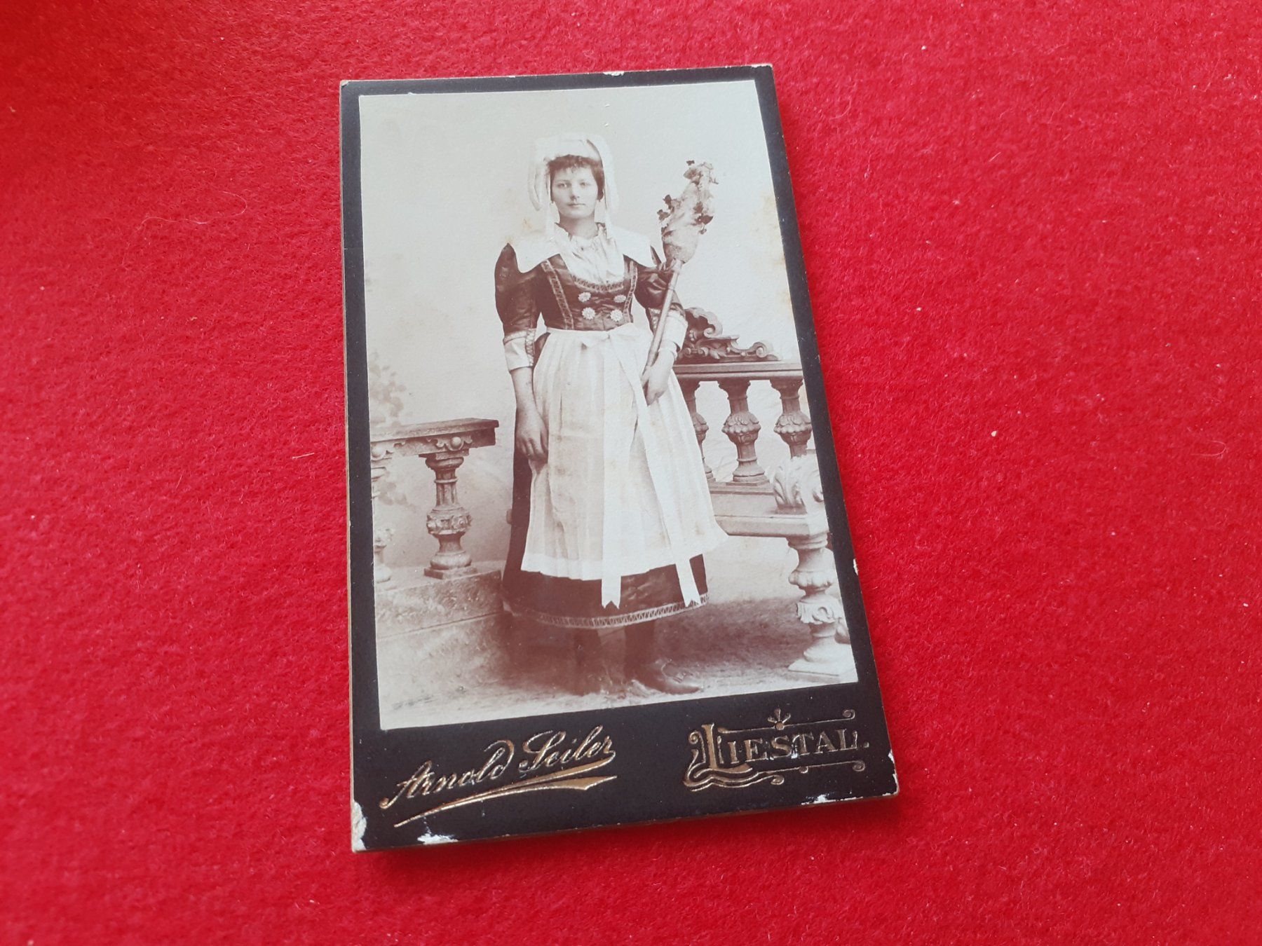 SCHWIIZER FRAU DAZUMAL - e JUNGI i TRACHT - LIESTAL (Gebraucht) in ...
