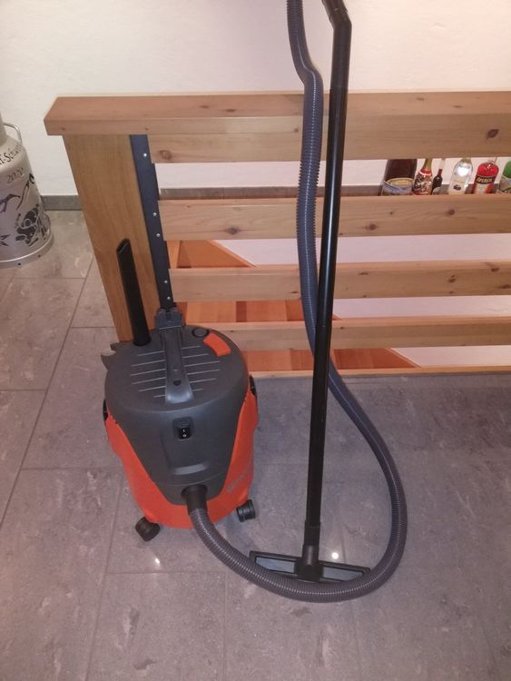 Husqvarna Trocken/Nass Sauger WDC 220 | Kaufen auf Ricardo