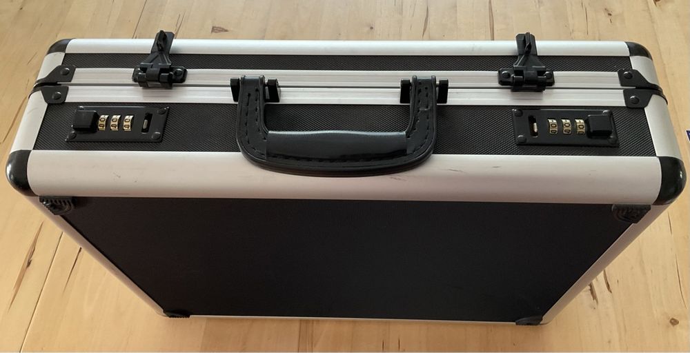 Aluminium Aktenkoffer (Gebraucht) in Lupsingen für CHF 7 – mit ...