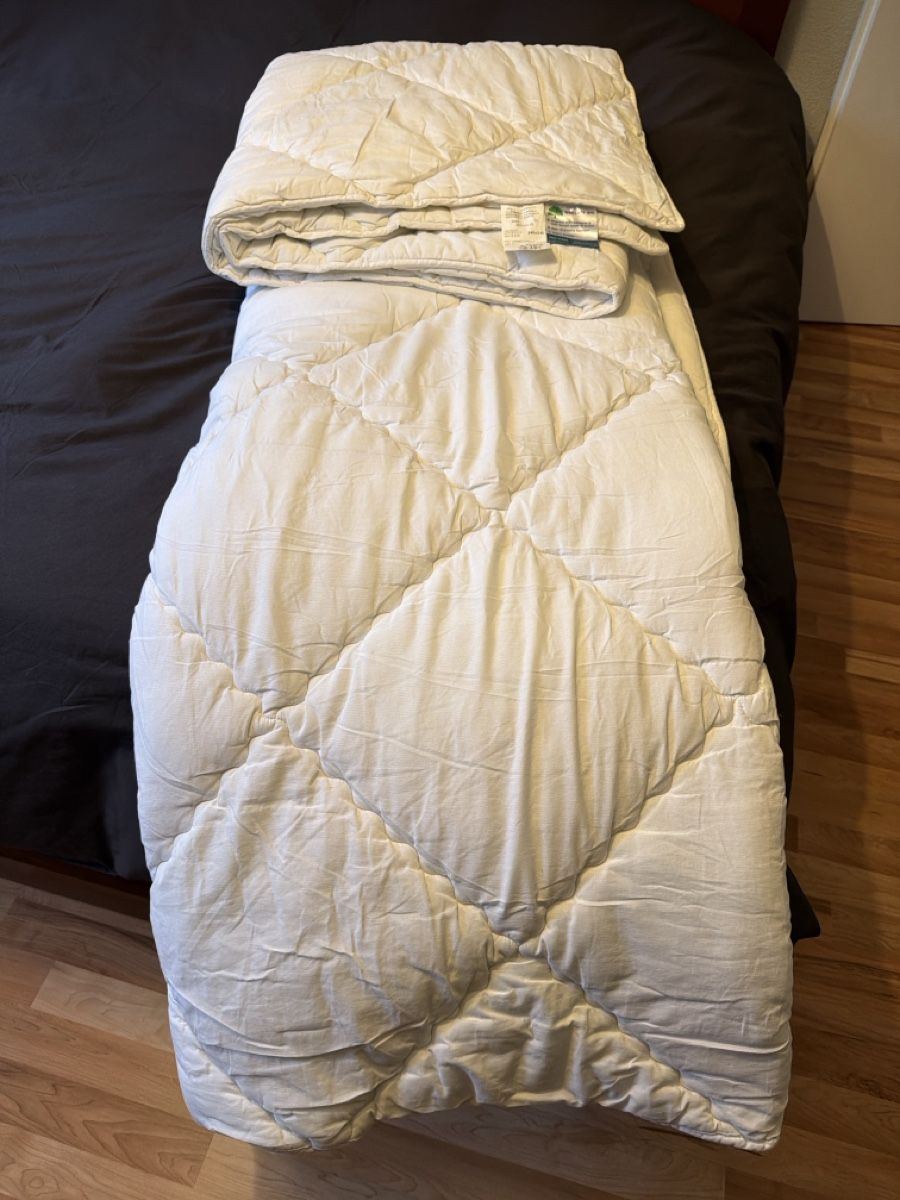 Couette chaude 240x240 cm, idéale pour l'hiver! ️ (D'occasion) à Romont ...