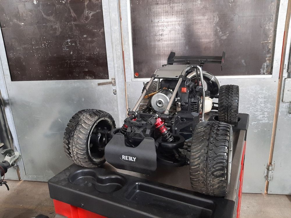 RC Reely Carbon Fighter III 1:6 komplett (Gebraucht) in Haldenstein für ...