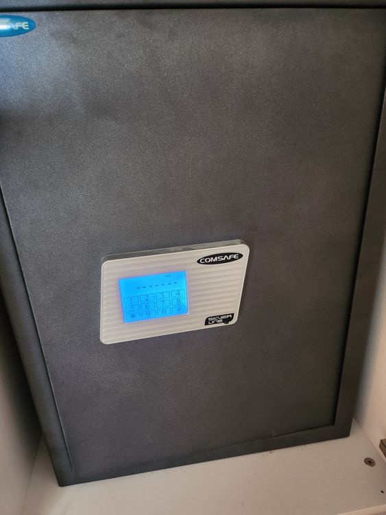 Safe / Tresor COMSAFE mit Touchscreen und 2 Schlüssel (Gebraucht) in ...