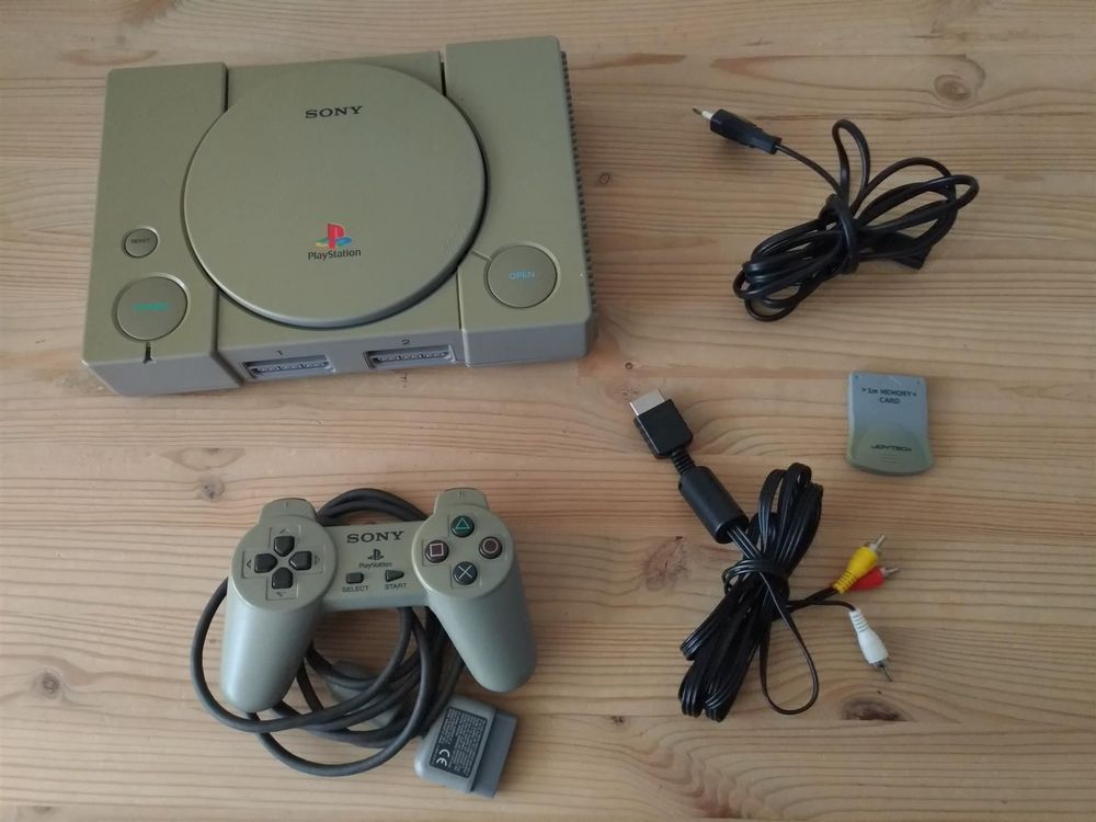 SONY Playstation 1 SCPH-1002 mit Zubehör (Gebraucht) in Welschenrohr für CHF 18 – mit Lieferung ...