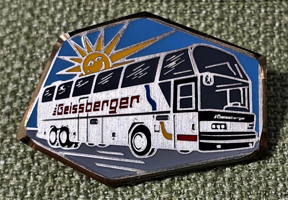 O862 - Pin Bus Car Reisecar Reisebus - Geissberger | Kaufen auf Ricardo