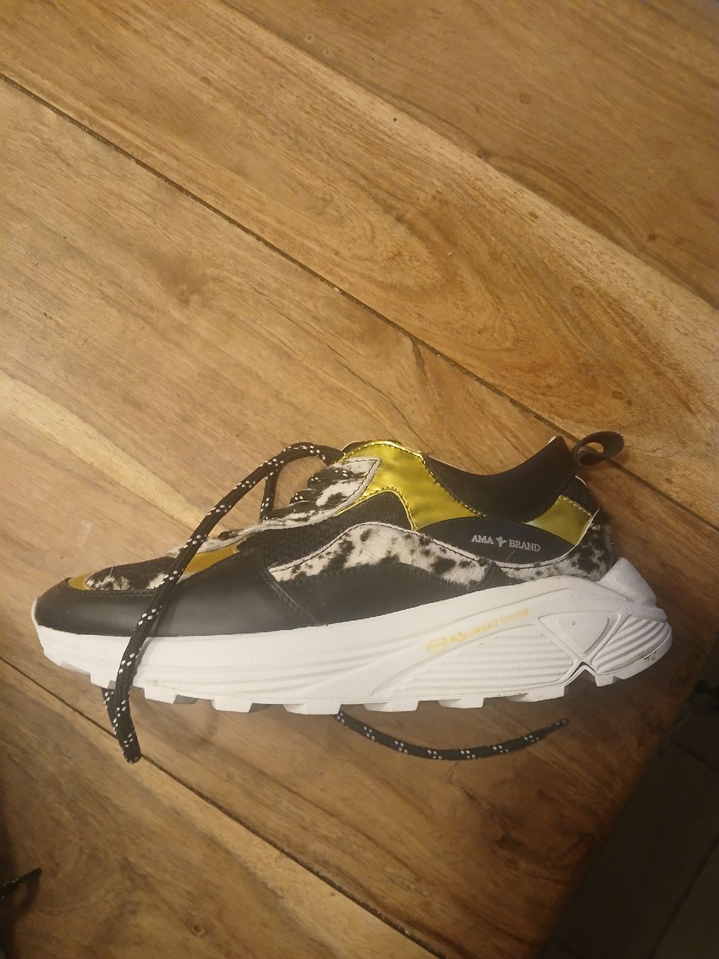 Baskets tendance avec détails , taille 39 Amabrandeluxe (D'occasion) à ...