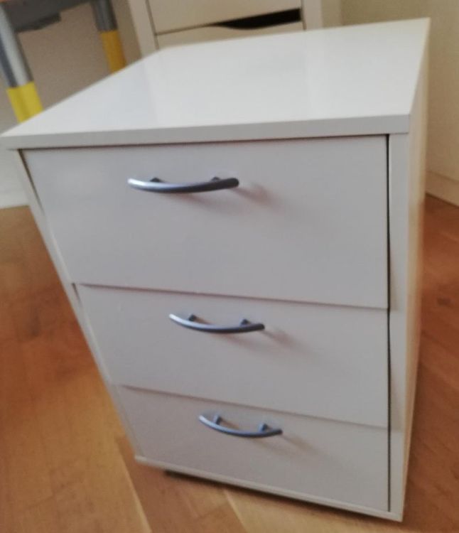 Korpus mit Rädern (Gebraucht) in Rothrist für CHF 1 – nur Abholung auf ...