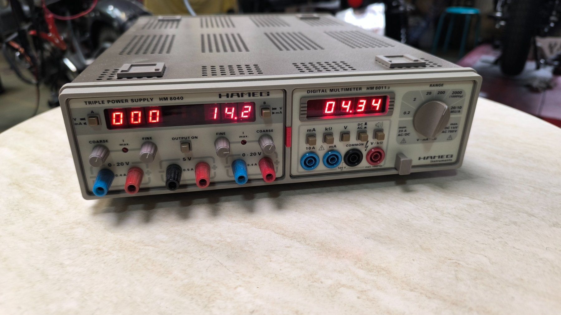 HAMEG HM 8030-5 Funktionsgenerator & HM 8040 Multimeter (Gebraucht) in ...