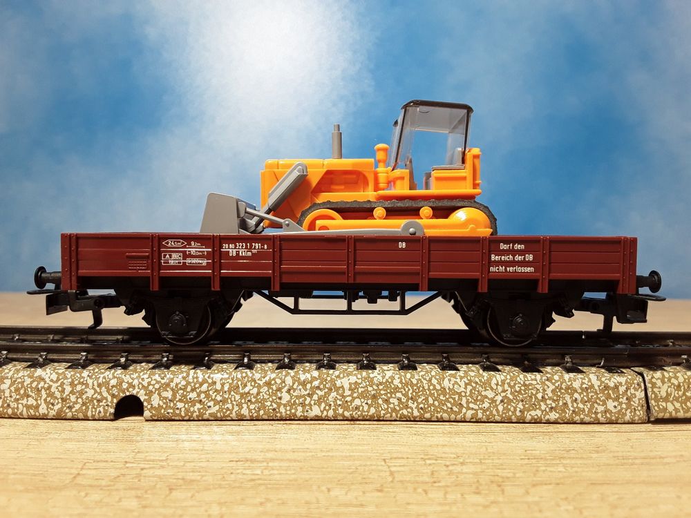 Märklin 4424 _ Niederbordwagen Wiking Planierraupe Spur H0 (Gebraucht ...