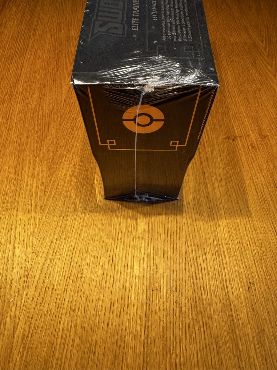 Pokemon Sword & Shield Elite Trainer Box Plus Zamazenta (Neu und ...