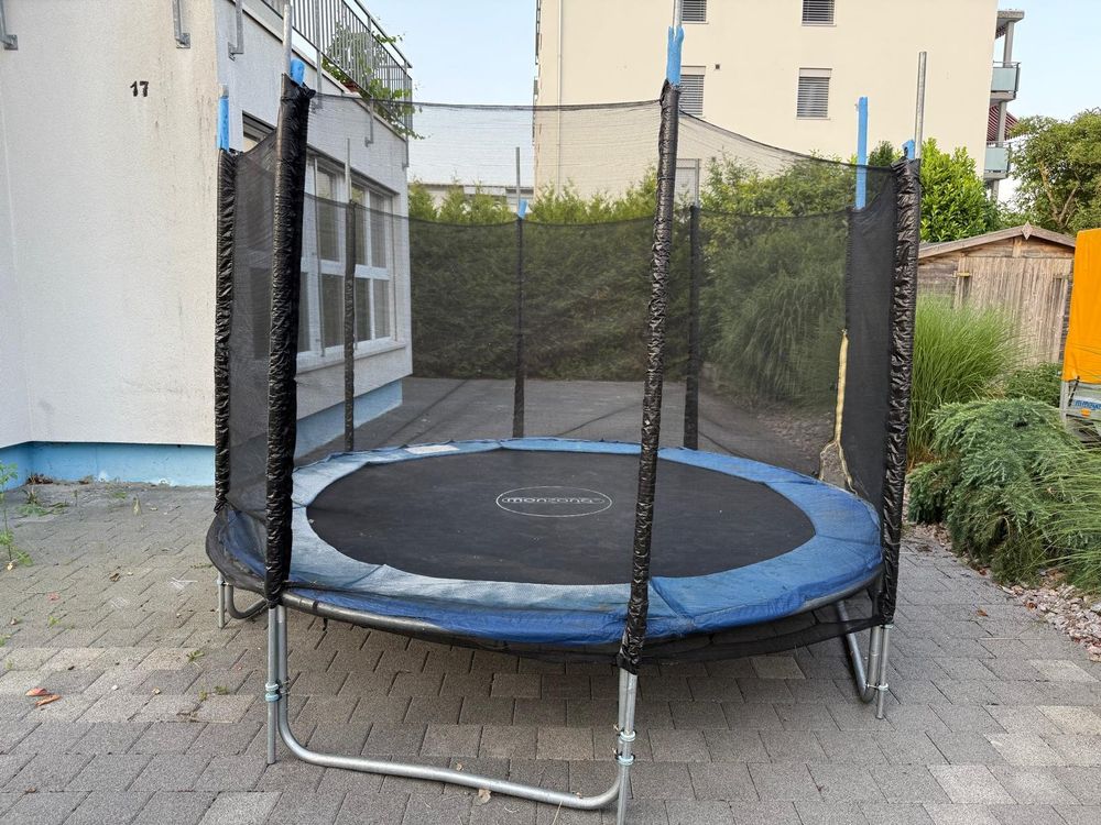 Grosses Trampolin mit Netz für Garten (Gebraucht) in Pieterlen für CHF ...