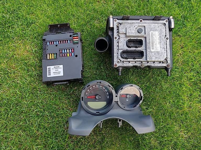 Smart roadster 452 Sam + tachimetro + centralina motore (Gebraucht) in ...