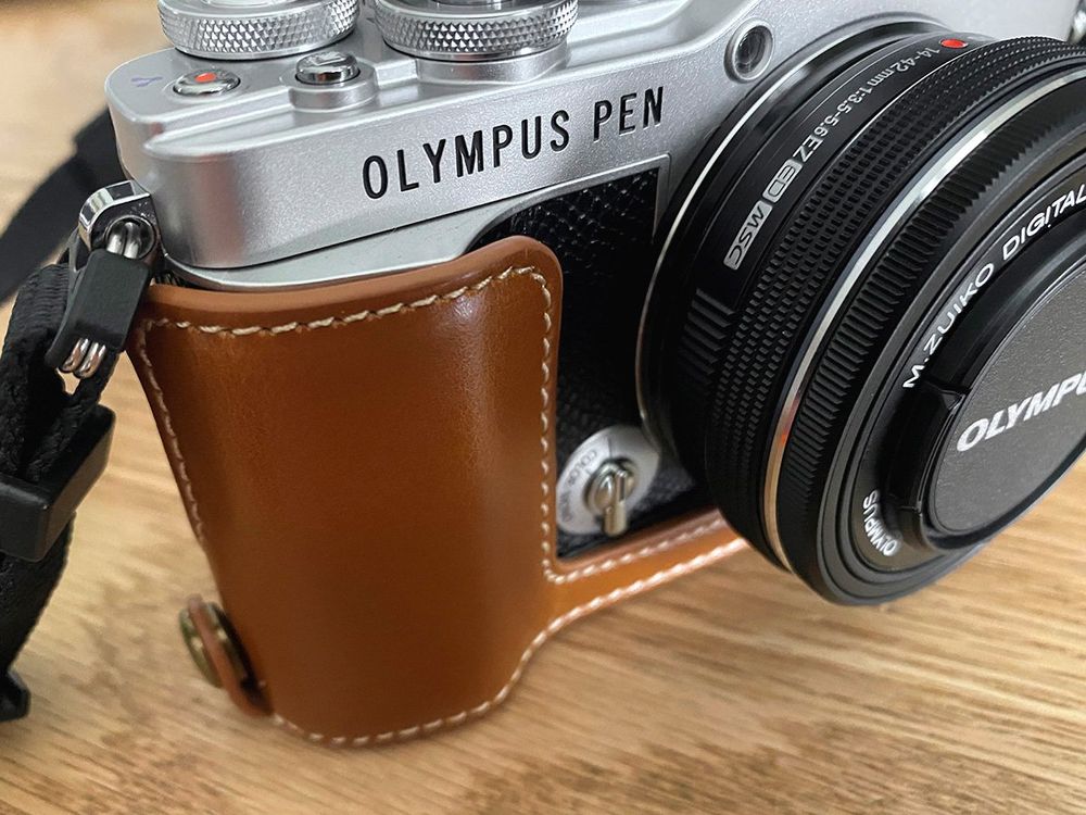 OLYMPUS Pen E-P7 Pancake Zoom Kit, 14-42mm EZ, Silber (Neu (gemäss Beschreibung)) in Richterswil ...