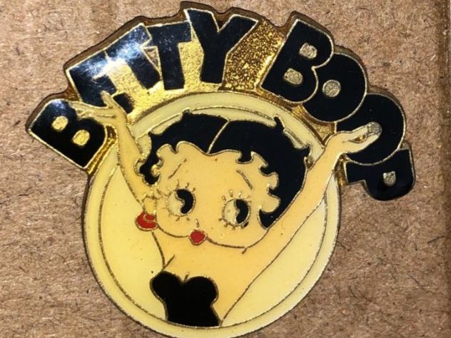 Vends Pins Betty Boop (Gebraucht) in Corpataux für CHF 1 – mit ...