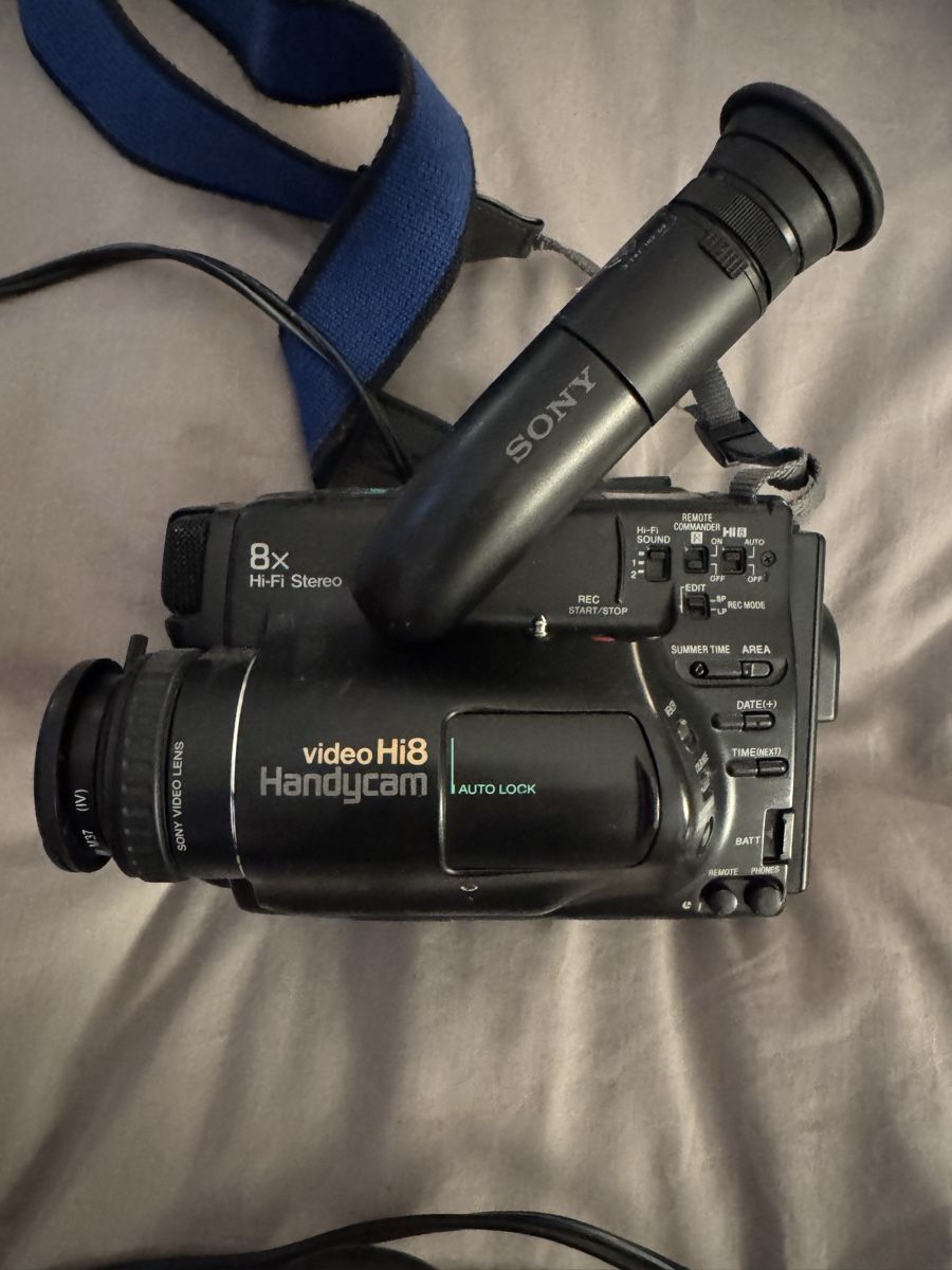 Sony Video Camera Recorder Hi8- CCD-TR705E funktioniert (Gebraucht) in ...