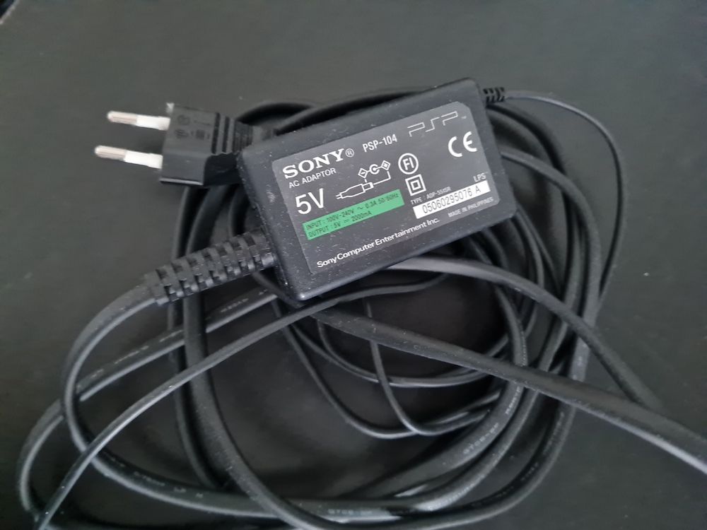 Sony PSP 1004 Konsole + 2 Games | Kaufen auf Ricardo