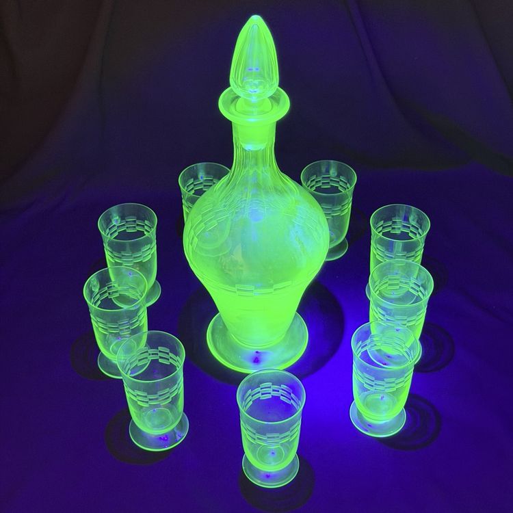 Service verre ouraline uranium UV carafe et 9 verres ancien (Gebraucht ...