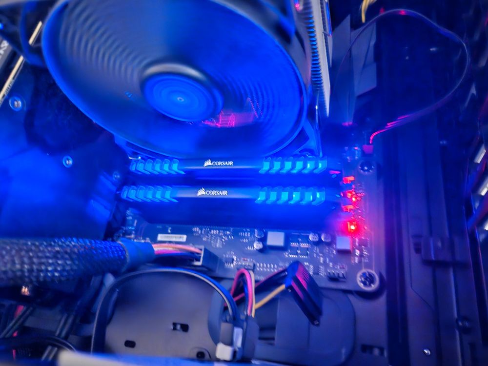 Corsair Vengeance LED 16G DDR4 RAM (2x8GB) | Kaufen auf Ricardo