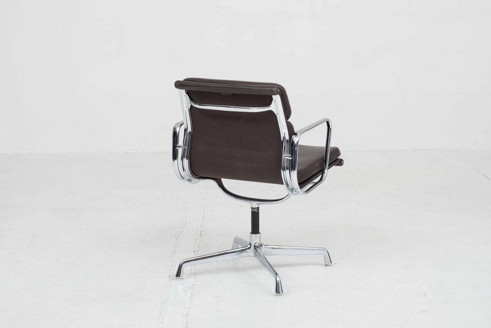 Vitra EA 207 Soft Pad Bürostuhl von Eames in braunem Leder | Kaufen auf ...