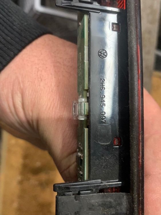 3te Bremsleuchte VW Amarok V6 original 2H6 945 097 | Kaufen auf Ricardo