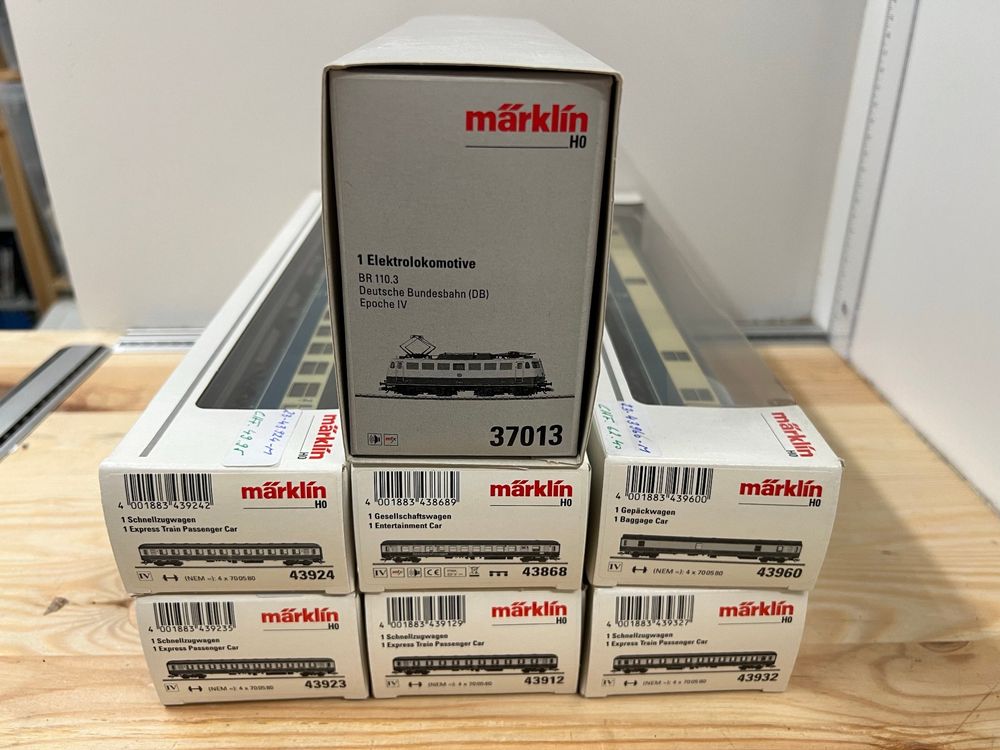 Märklin 37013 Elektrolokomotive 110.3 DB + Wagengarnitur MHI (Neu und ...