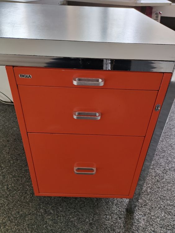 Bigla Pult mit Korpus (Metall), 60er Jahre (Gebraucht) in Luzern für ...