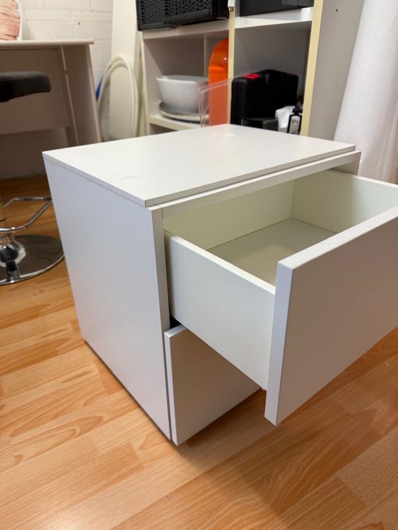 Weisser Nachttisch mit 2 Schubladen (Gebraucht) in Abtwil SG für CHF 10 – nur Abholung auf ...