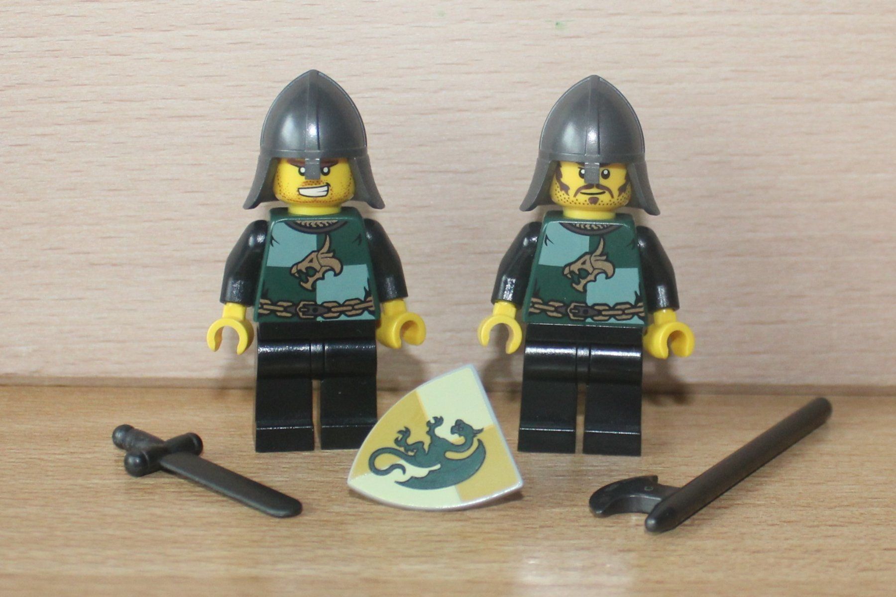Lego Figuren / 2 Ritter aus dem Set 7189 (Gebraucht) in Istighofen für ...